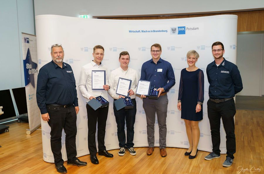 Stolz hoch fünf – MTU-Azubis zählen erneut zu den Besten ihres Fachs ...