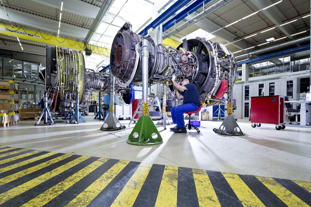 MTU Maintenance signs exclusive V2500 contract with JetBlue Airways ...